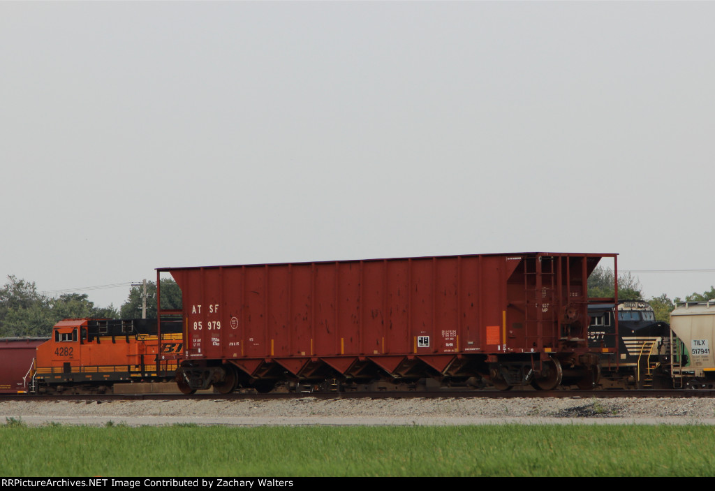 BNSF 4282 NS 4577 ATSF 85979